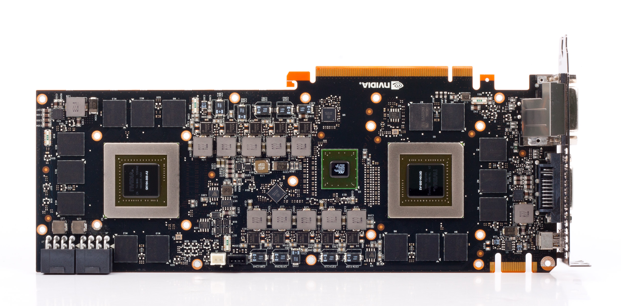 GeForce GTX 690 – два GPU без компромиссов / Видеокарты